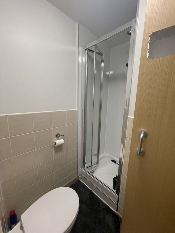 'Mill Point Manchester Classic En Suite Available!!' Room to Rent from ...