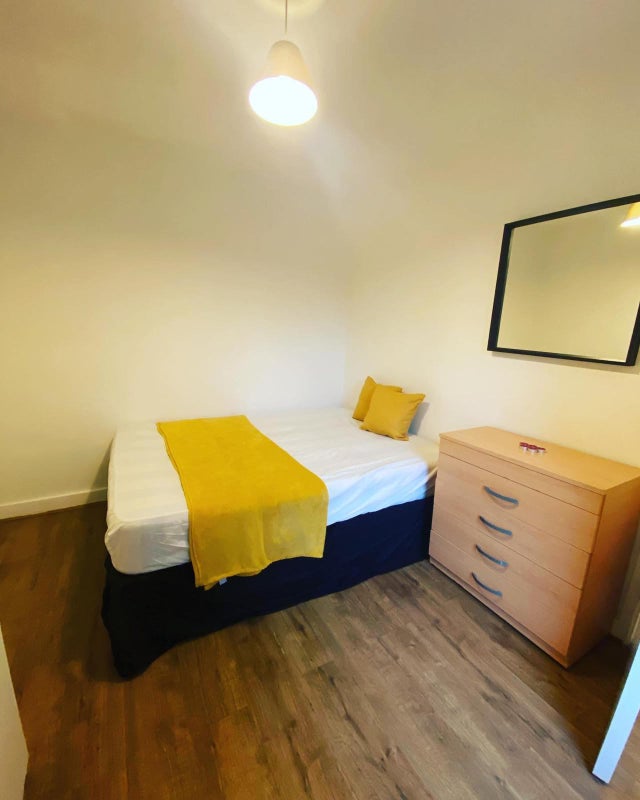 'Double Room For Couple (£180) In A 4 Bedroom ' Room to Rent from SpareRoom