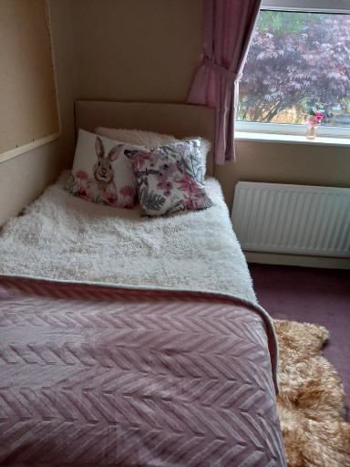 'Quiet, comfortable single room available' Room to Rent from SpareRoom