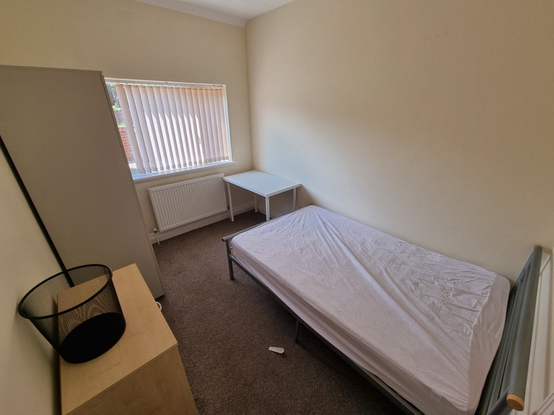 'Available Now' Room to Rent from SpareRoom