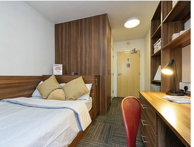 'Standard ensuite Room- Bagot street' Room to Rent from SpareRoom