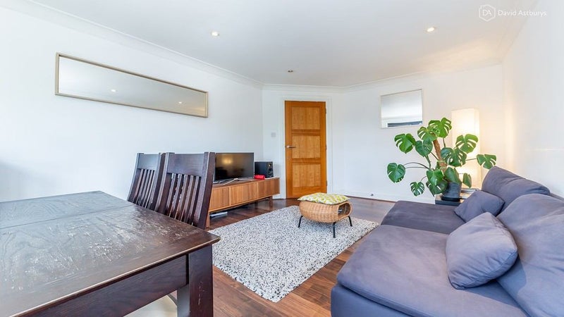 'Modern 2 bedroom flat with 2 bathrooms' Room to Rent from SpareRoom