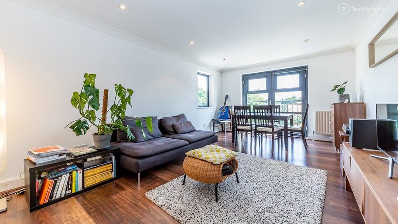 'Modern 2 bedroom flat with 2 bathrooms' Room to Rent from SpareRoom