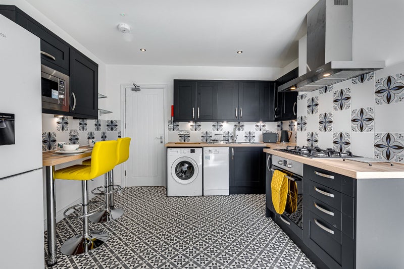 ' Fantastic Room With Ensuite & Kitchenette' Room to Rent from SpareRoom