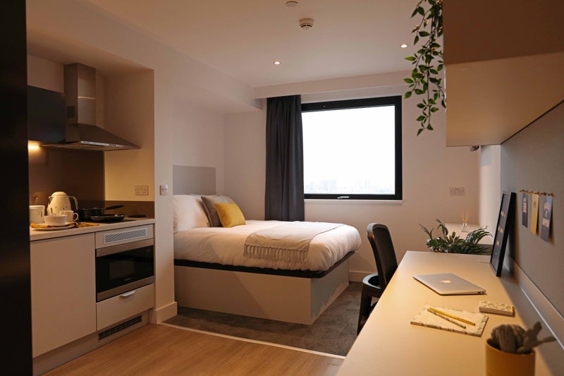 'STUDENTS - En-suite studio. Salford, Manchester ' Room to Rent from ...