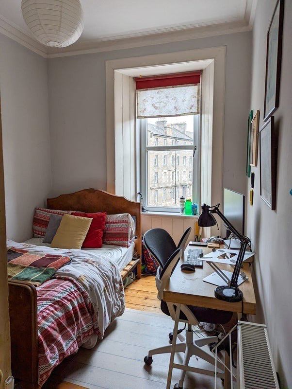 'Bright and Spacious Room in Leith Flat' Room to Rent from SpareRoom
