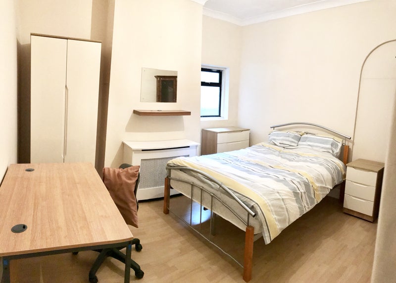 '**Clean Wonderful Large Double Room **' Room to Rent from SpareRoom