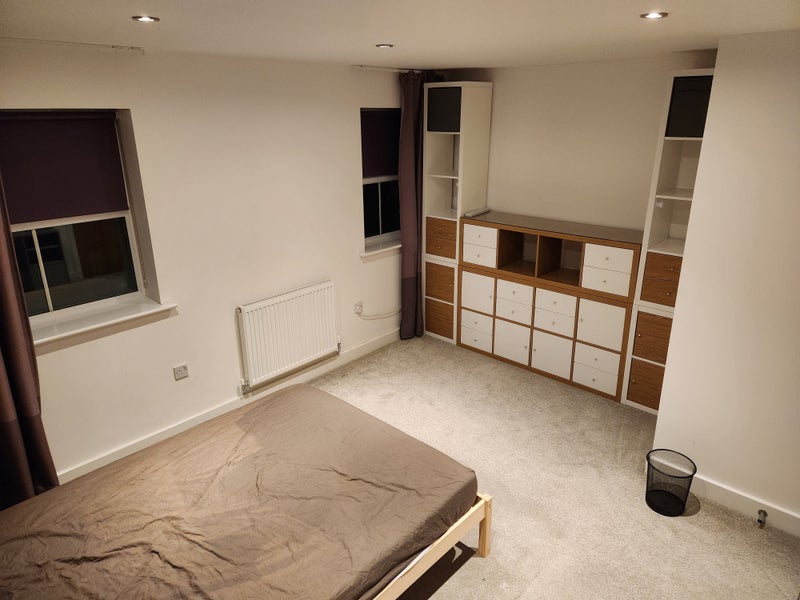 'Large ensuite room available in luxury house share' Room to Rent from ...