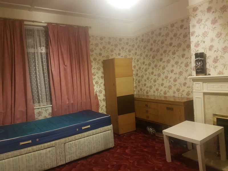 'Room to Rent -2 min to Erith Station available 1 ' Room to Rent from ...