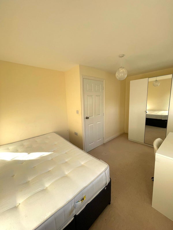 'Double room' Room to Rent from SpareRoom