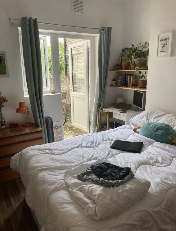 'Lower Clapton Lovely Spacious Dbl Room Available' Room to Rent from ...