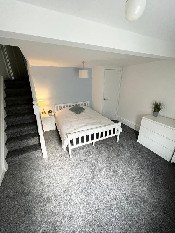 'Newly Refurbished Property! Zero Deposit! ' Room to Rent from SpareRoom