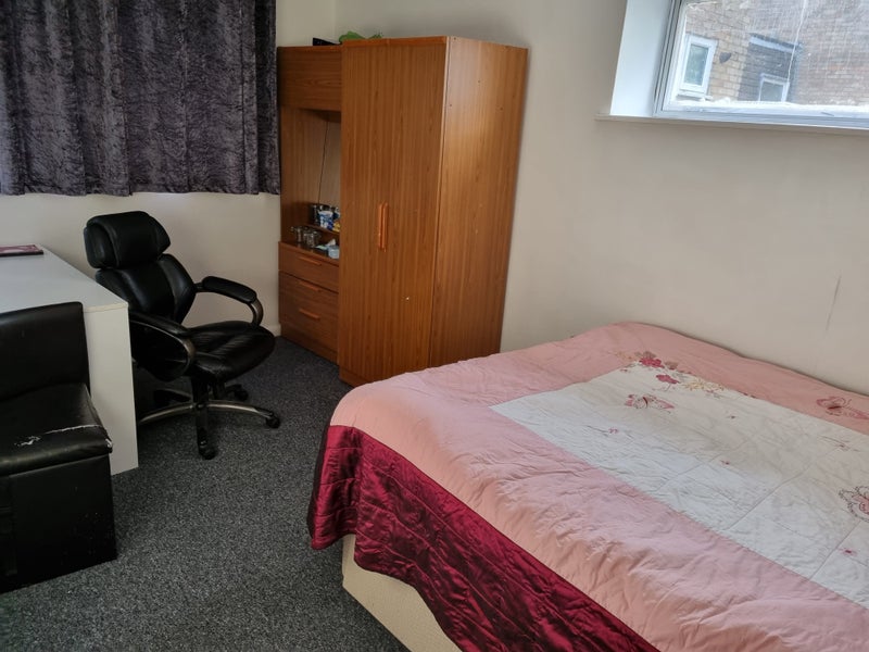 'Large double room ' Room to Rent from SpareRoom