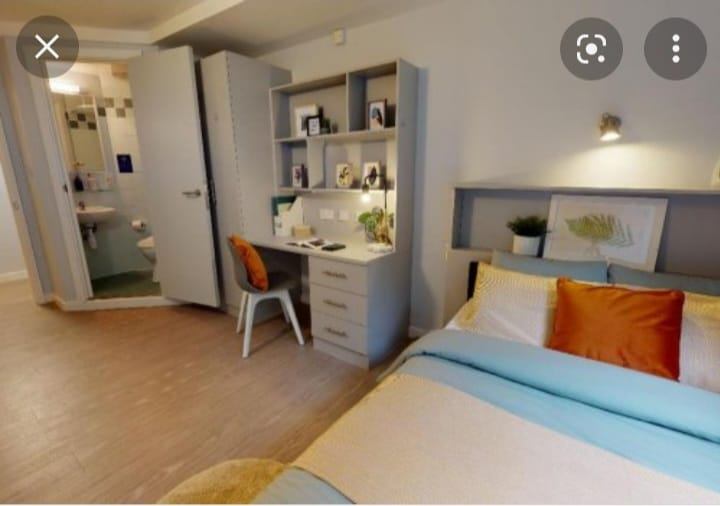 'Student ensuite room ' Room to Rent from SpareRoom
