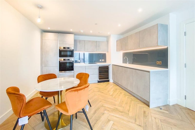 'Deansgate flat for professional ' Room to Rent from SpareRoom