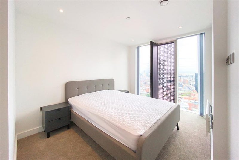 'Deansgate flat for professional ' Room to Rent from SpareRoom