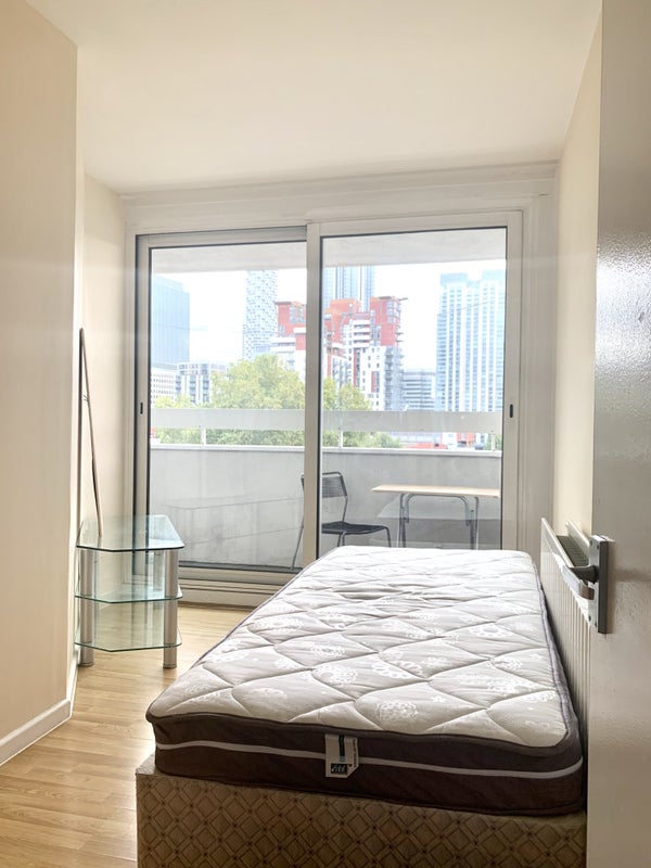 'Large Single Room Close to Canary Wharf' Room to Rent from SpareRoom