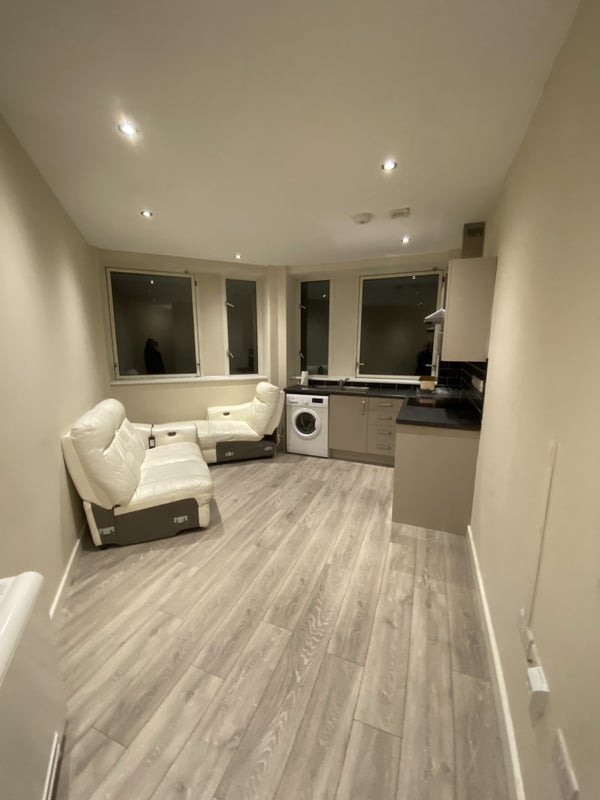 '2BHK Apartment Near Shopping City Runcorn WA72DW' Room to Rent from ...