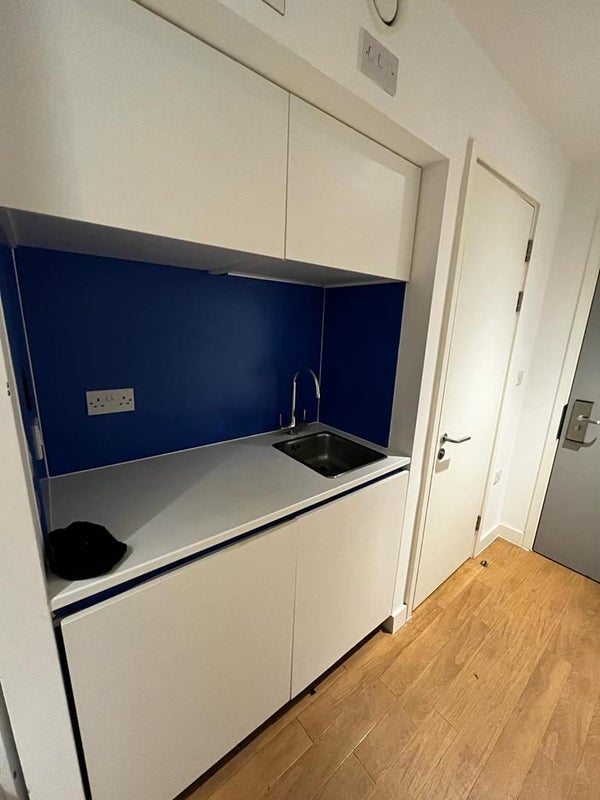 'Silver En-suite room available at Chapter Aldgate.' Room to Rent from ...