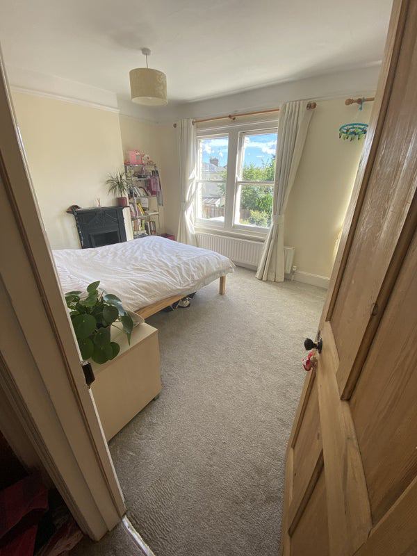 'Bright and spacious room in a great location' Room to Rent from SpareRoom