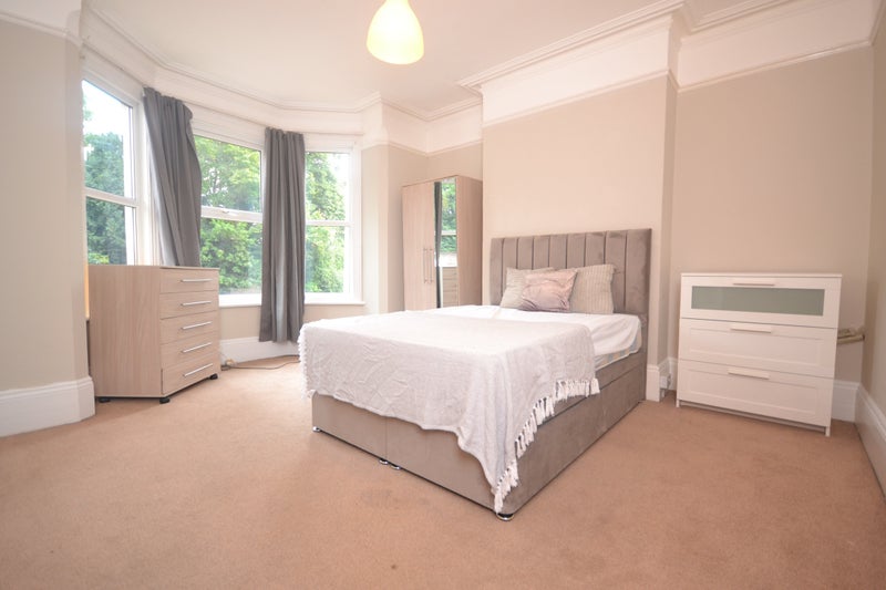 'An amazing, modern, 7 bedroomed shared home ' Room to Rent from SpareRoom