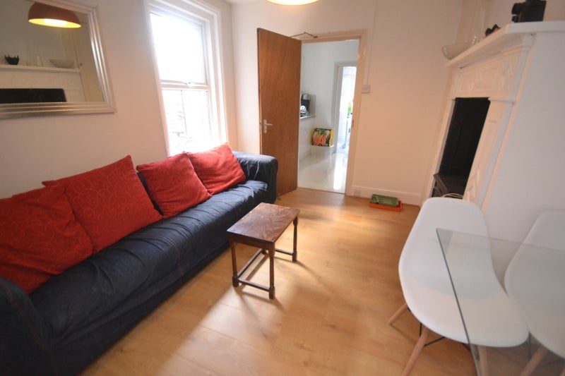 'An amazing, modern, 7 bedroomed shared home ' Room to Rent from SpareRoom