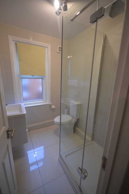 'An amazing, modern, 7 bedroomed shared home ' Room to Rent from SpareRoom