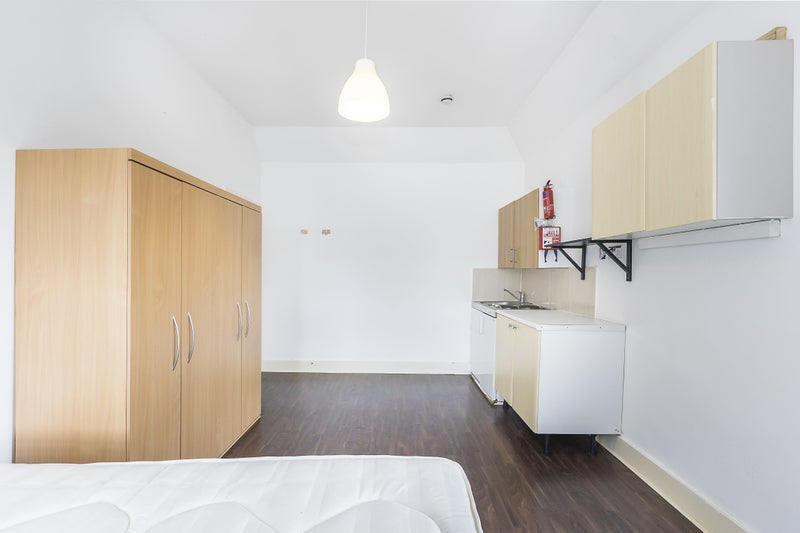 'Great Bedsit Room with Kitchenette' Room to Rent from SpareRoom