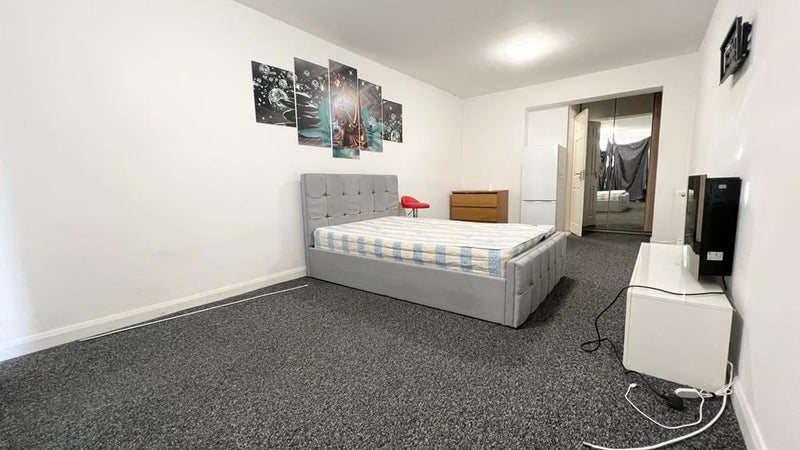 'Large En-Suite Double Room' Room to Rent from SpareRoom