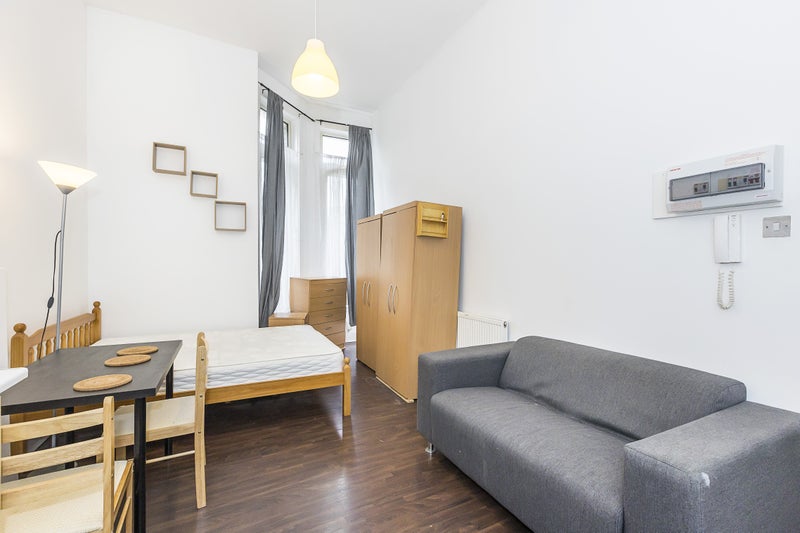 'Fantastic Bedsit Room with Kitchenette' Room to Rent from SpareRoom