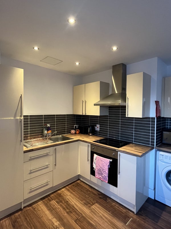'Double room with en-suite - Clapham Junction' Room to Rent from SpareRoom