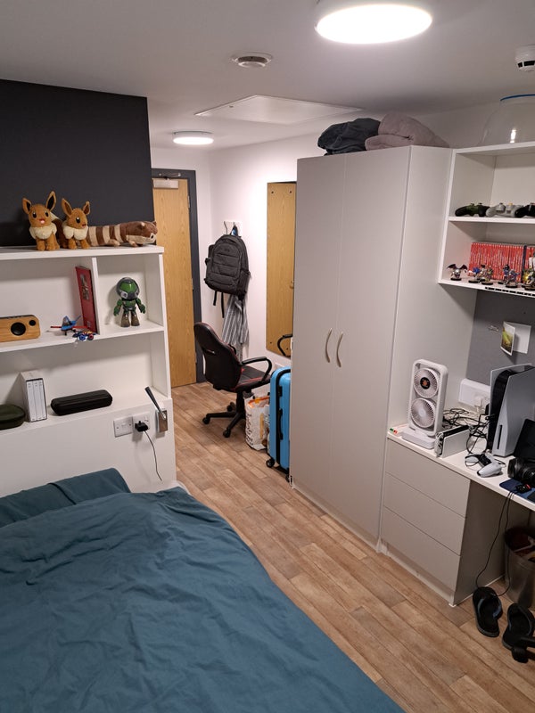 'Classic Ensuite Room - Plymouth Cross House' Room to Rent from SpareRoom