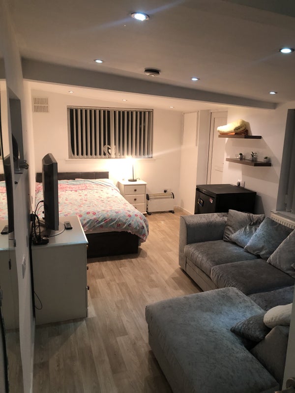 'Studio for rental' Room to Rent from SpareRoom