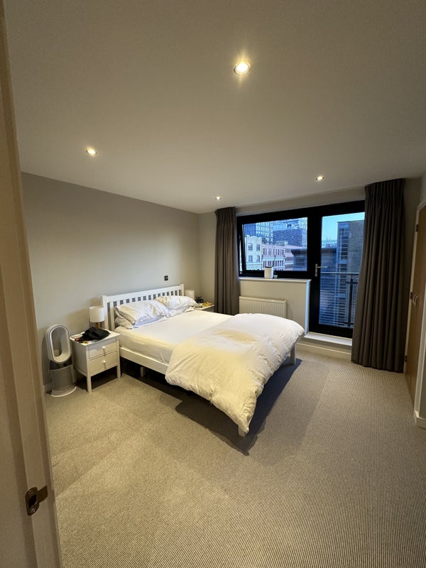 ' Modern Double Room in South Bank ' Room to Rent from SpareRoom