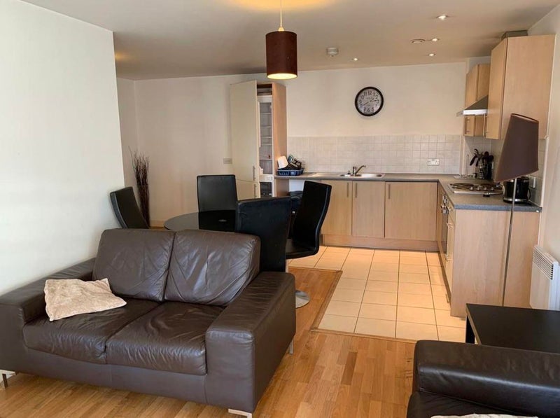 'Modern and spacious flat 5 minutes from NQ' Room to Rent from SpareRoom