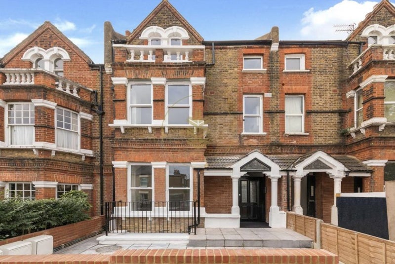 'Double in modern flat + private garden' Room to Rent from SpareRoom