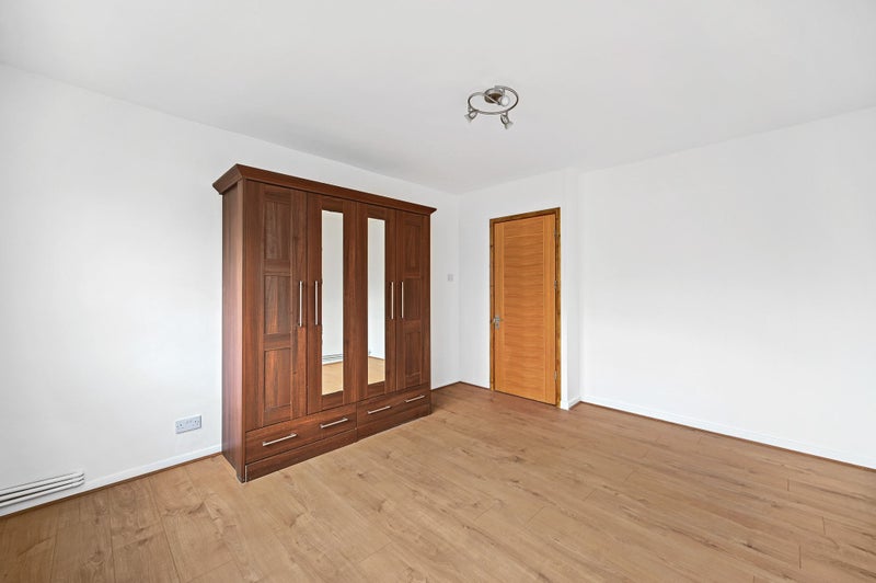 '3 Bedroom newly renovated flat in Stockwell' Room to Rent from SpareRoom