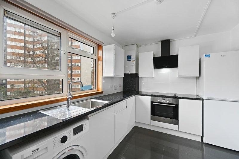 '3 Bedroom newly renovated flat in Stockwell' Room to Rent from SpareRoom