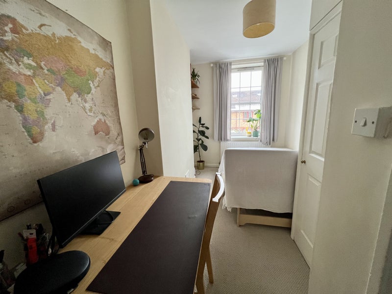 'Cosy room in a great area near tube/overground' Room to Rent from ...