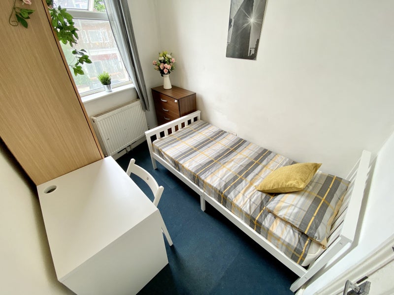 'Cheap Single Room-Newly Refurbished-Easy Travel' Room to Rent from ...
