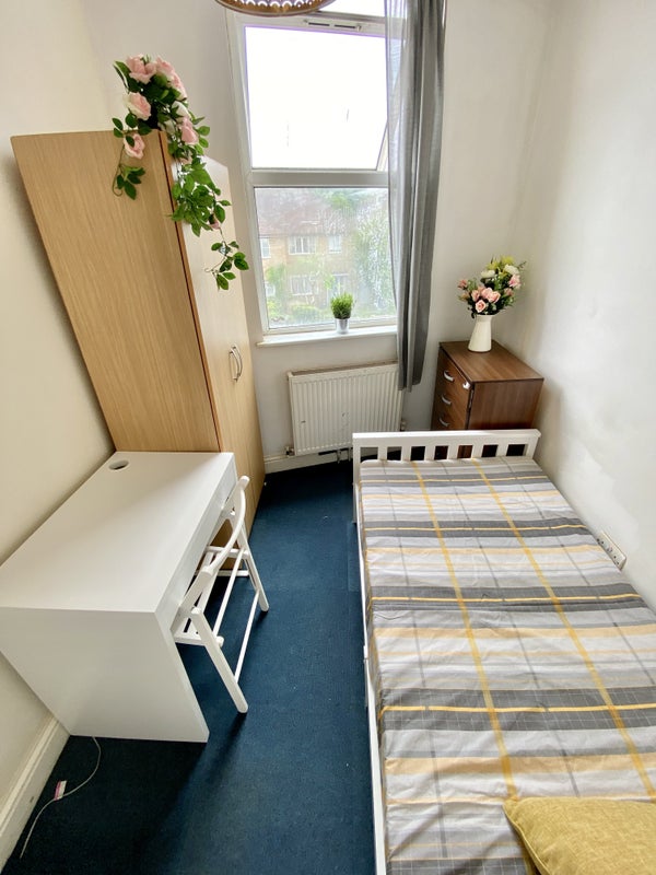 'Cheap Single Room-Newly Refurbished-Easy Travel' Room to Rent from ...