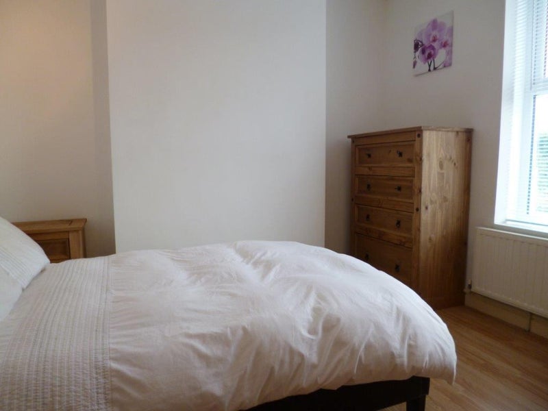 '2 Bright Small Double Rooms' Room to Rent from SpareRoom