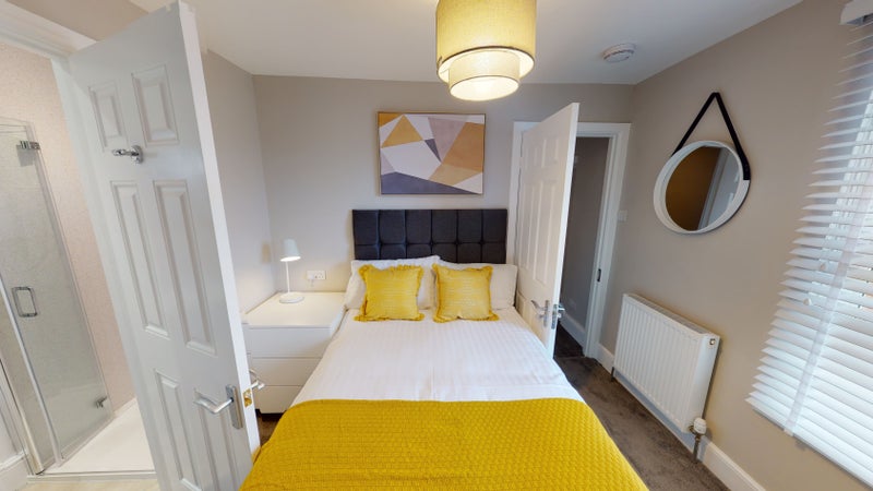 'Double Room with en suite, close to Glos Quays.' Room to Rent from ...