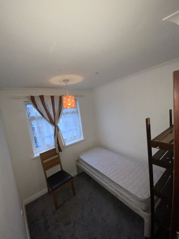 'Room for one person(ladies only)' Room to Rent from SpareRoom