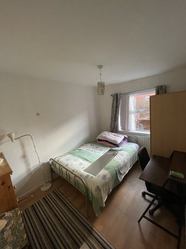 'En-suite single room in Town' Room to Rent from SpareRoom