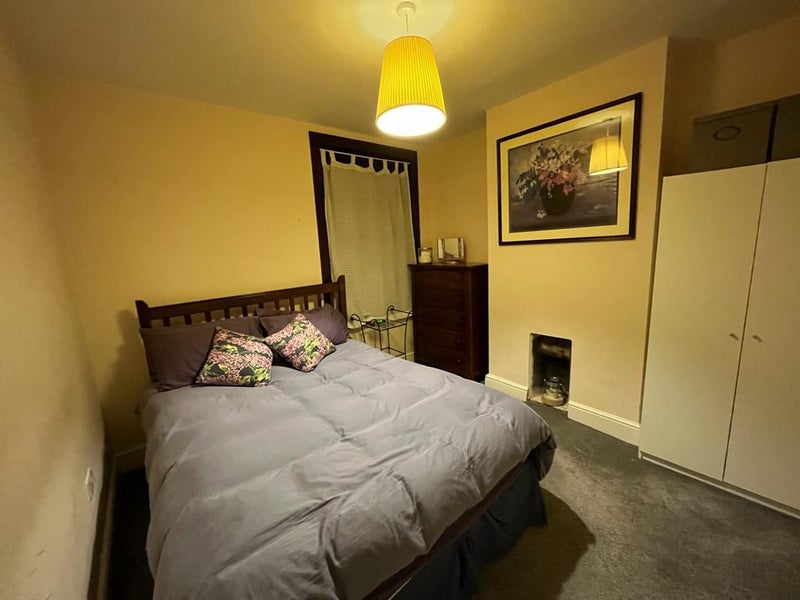 'Housesitter/Lodger for Large Double Room ' Room to Rent from SpareRoom