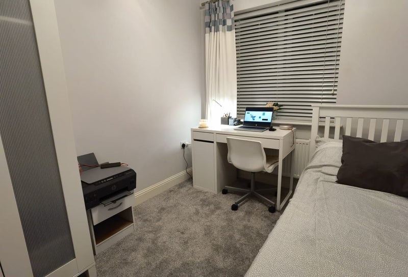 'Lovely Double Room - Females Only ' Room to Rent from SpareRoom
