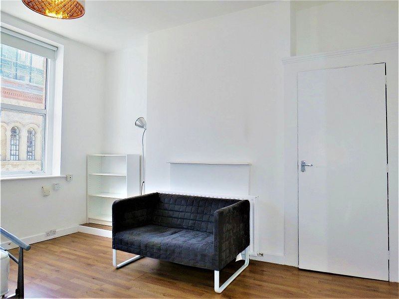 'Including bills spacious studio flat near tube sta' Room to Rent from ...