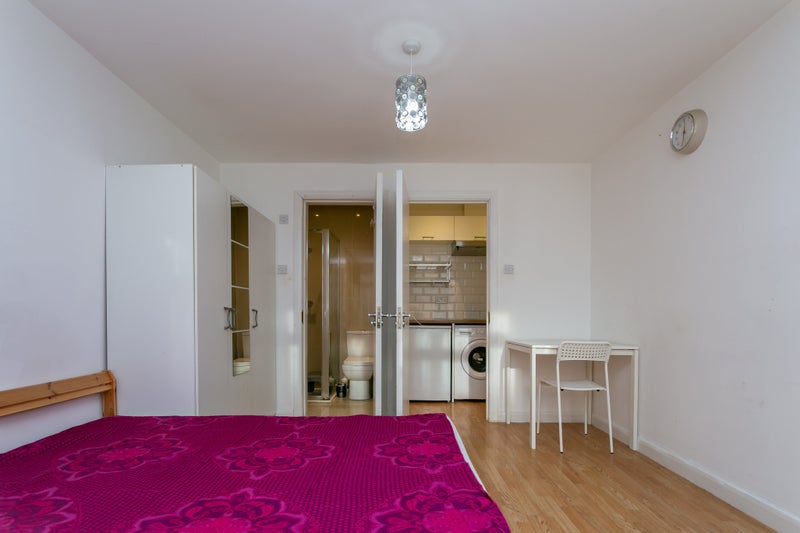 'Lovely Bright Self-contained studio flat' Room to Rent from SpareRoom