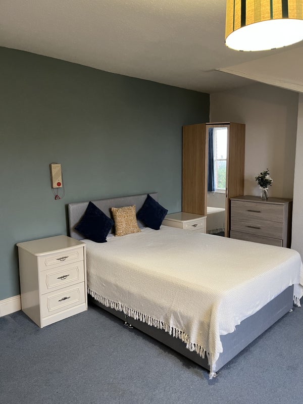 'Spacious en-suite Double Occupancy Room - £595' Room to Rent from ...